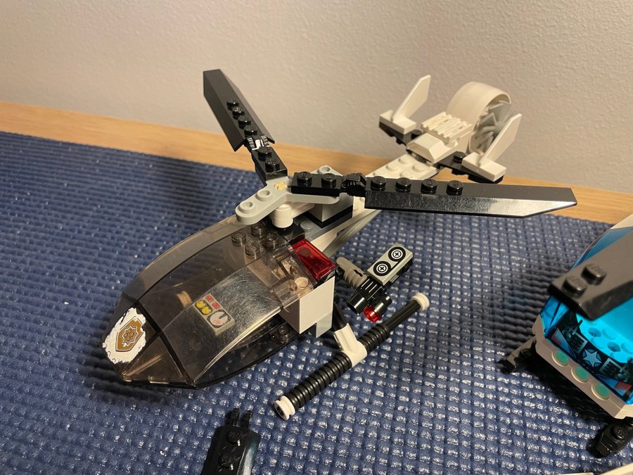 Se produkter som liknar LEGO 7031 Helicopter, 4604 Po.. på Tradera ...