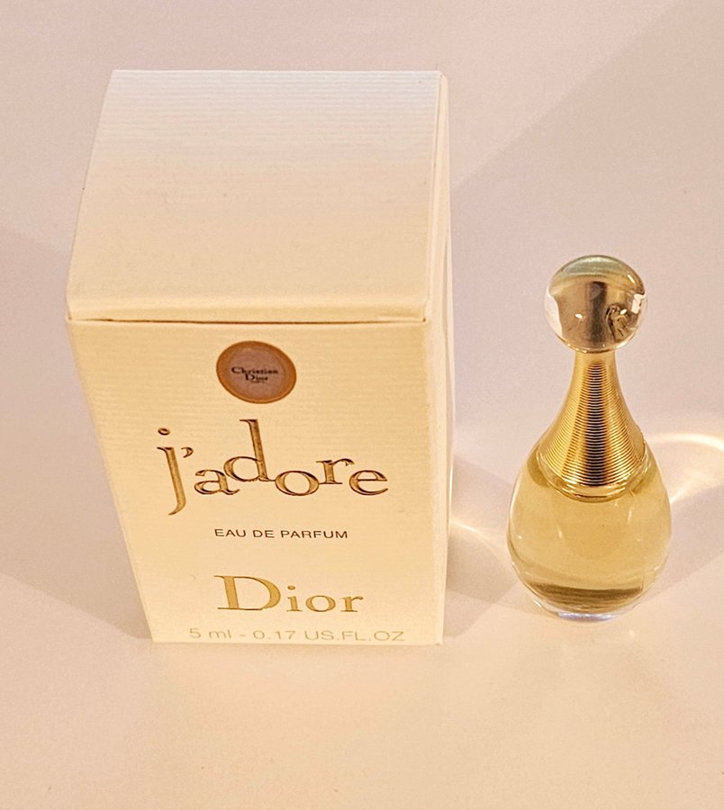 Se produkter som liknar Ny Dior J'adore EdP 5ml Parfy.. på Tradera (626701896)