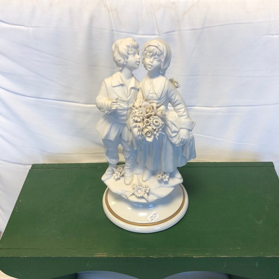 Porslinsfigur - Kyssande par Capodimonte | Köp på Tradera (708962017)