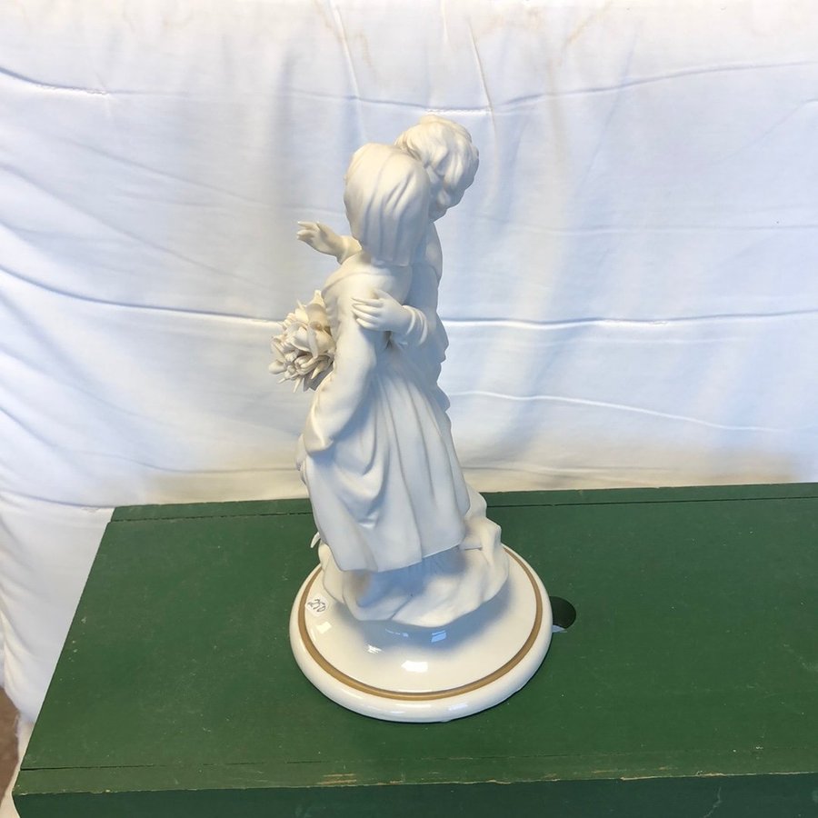 Porslinsfigur - Kyssande par Capodimonte | Köp på Tradera (708962017)