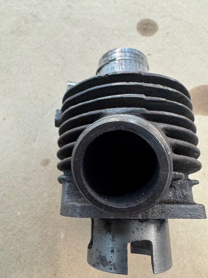 Cylinder med kolv och topplock | Köp på Tradera (702343143)