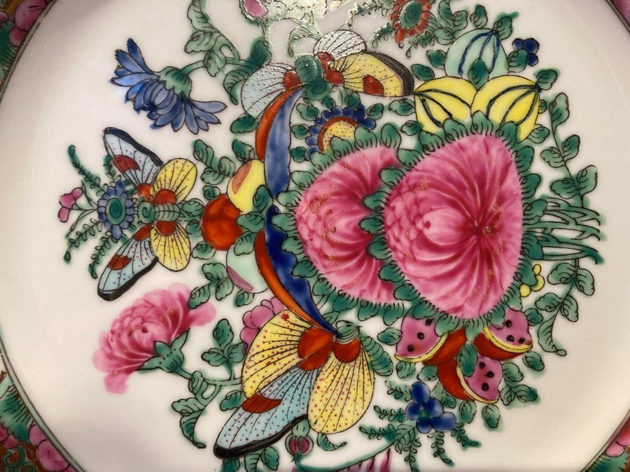 Kinesisk vacker Famille Rose tallrik, mitten av.. | Köp på Tradera ...