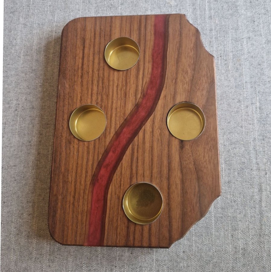 Ljusstake i trä med plats för fyra ljus | Köp på Tradera (711023508)