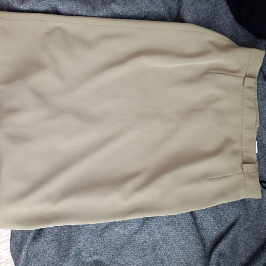 Laura Label militär grön Kavaj och kjol Set | Köp på Tradera (689258650)