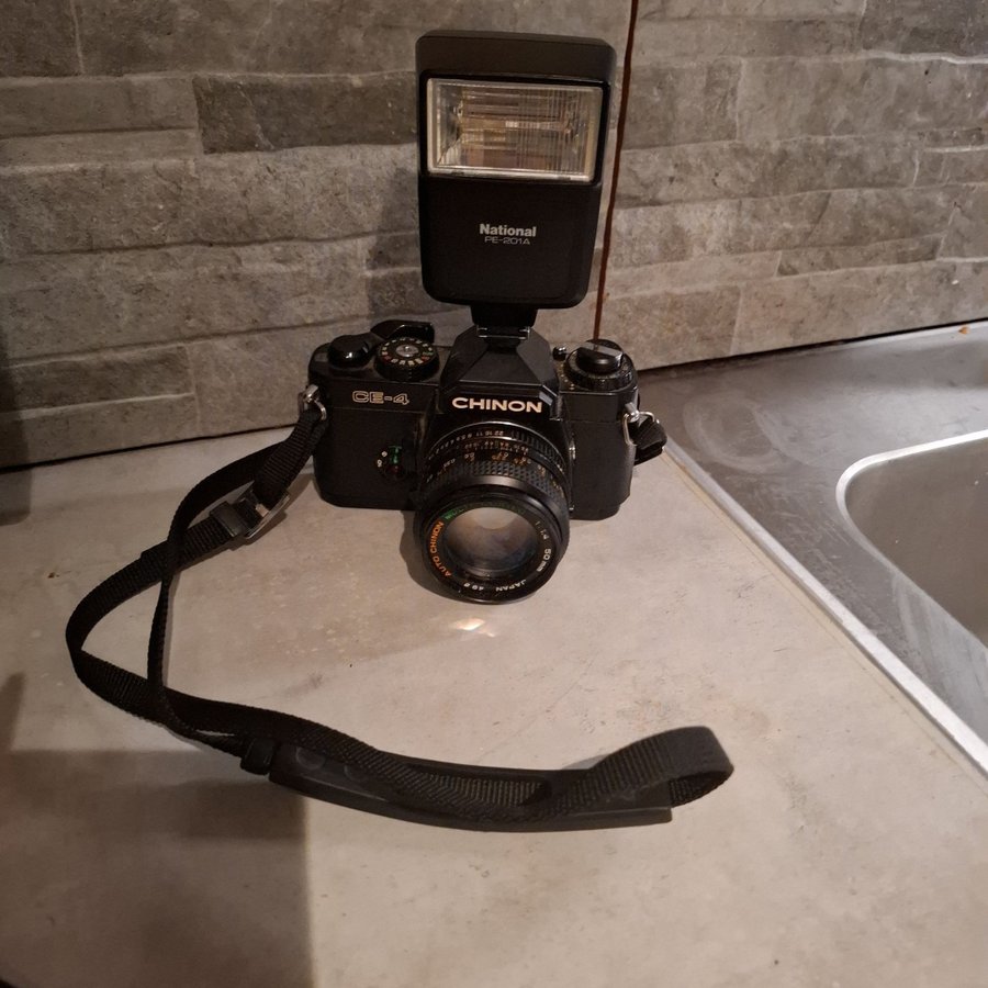 Chinon CE-4 Kamera med Blixt | Köp på Tradera (713143313)
