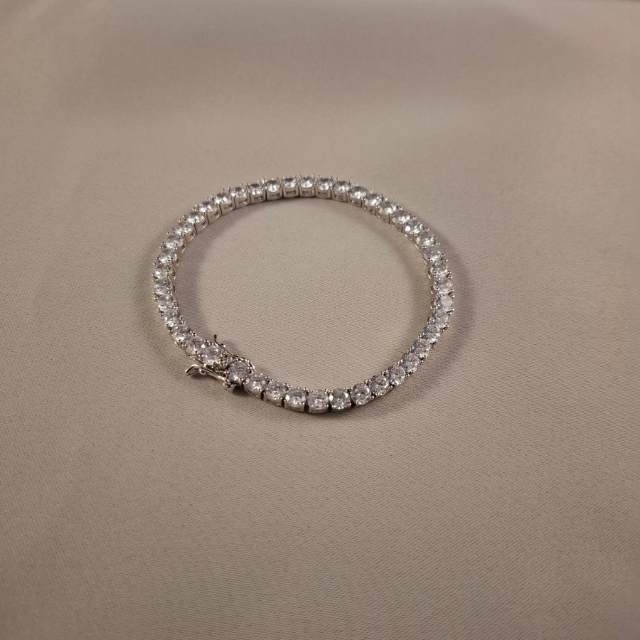 Elegant Tennisarmband Silverpläterad 20cm/ 5mm | Köp på Tradera (708396460)