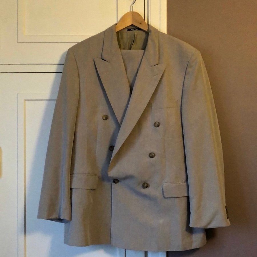 Se produkter som liknar Vintage kostym, 90-tal | New .. på Tradera ...