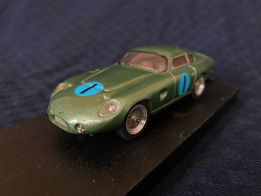 Jolly Model Aston Martin P214 1/43 | Köp på Tradera (713513041)