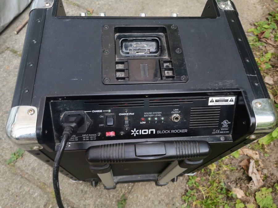 ION Block Rocker Portabel Högtalare | Köp på Tradera (711356240)