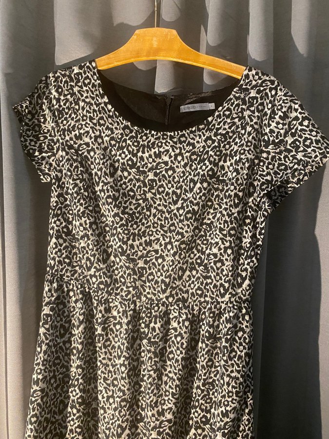 Cool Leopardmönstrad klänning från SOAKED in lu.. | Köp på Tradera ...