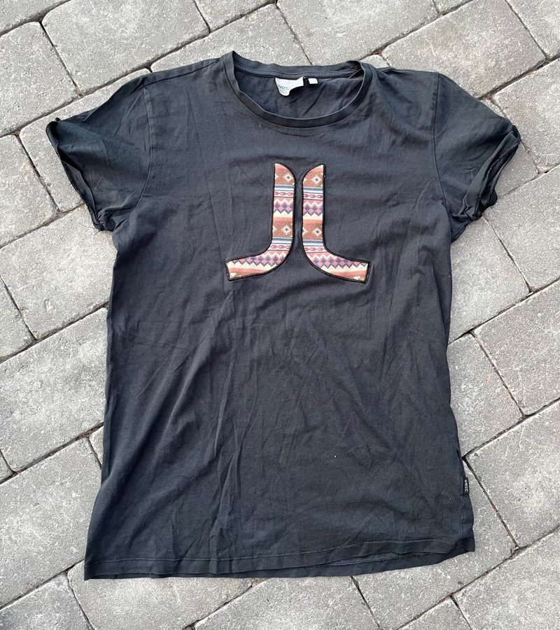 Svart T-shirt Wesc Small | Köp på Tradera (733134101)