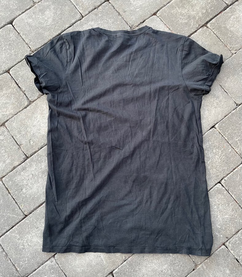 Svart T-shirt Wesc Small | Köp på Tradera (733134101)