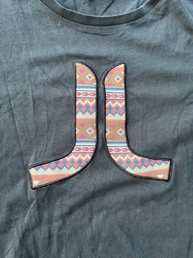 Svart T-shirt Wesc Small | Köp på Tradera (733134101)