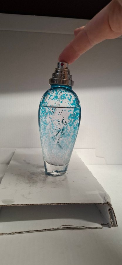 Se produkter som liknar Parfym - Escada 50 blå på Tradera (693222553)