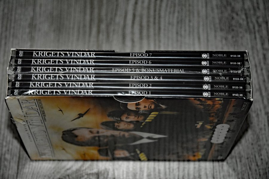 Se produkter som liknar KRIGETS VINDAR - 6 DISC COLLE.. på Tradera ...