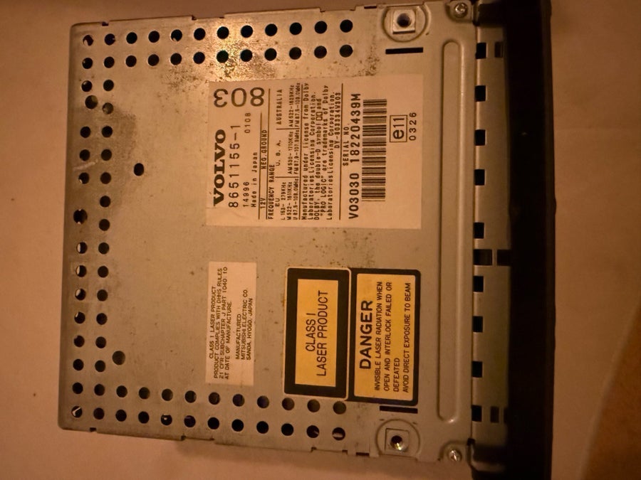 Se produkter som liknar Volvo HU-803 Stereo 4-CD V70 .. på Tradera ...