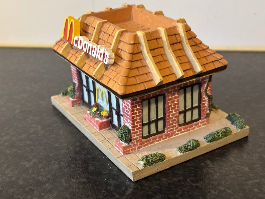 Samlarobjekt miniatyr McDonald's restaurang Vin.. | Köp på Tradera ...