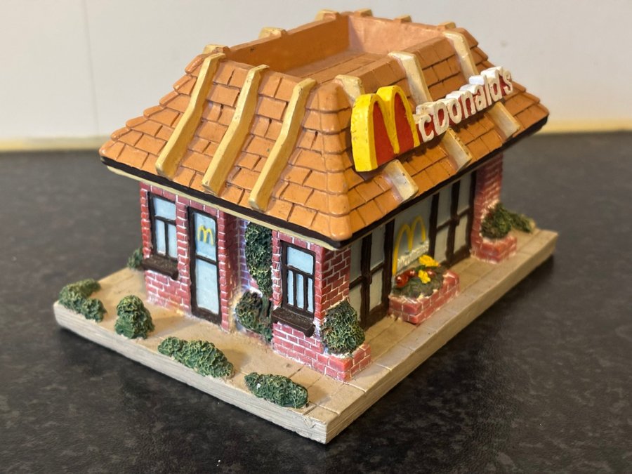 Samlarobjekt miniatyr McDonald's restaurang Vin.. | Köp på Tradera ...