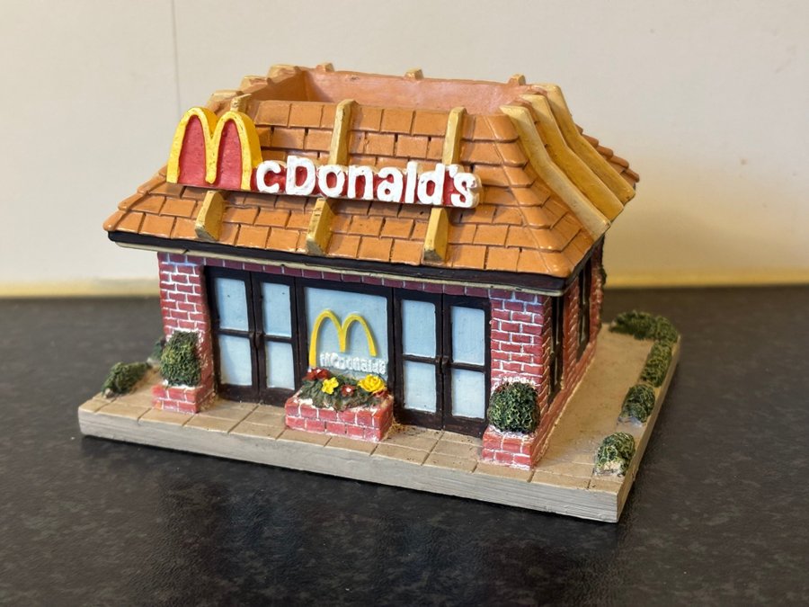 Samlarobjekt miniatyr McDonald's restaurang Vin.. | Köp på Tradera ...