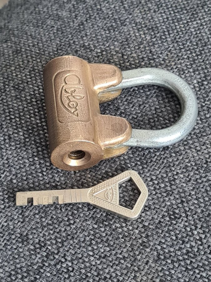 Snygg ASSA Abloy PL3020 hänglås, Klass 1. | Köp på Tradera (687804693)