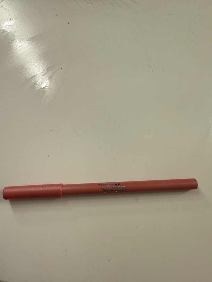 Rebecca Stella Lip Pencil | Köp på Tradera (710729928)
