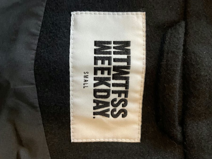 Se produkter som liknar Mtwtfss Weekday-ulljacka på Tradera (692761182)