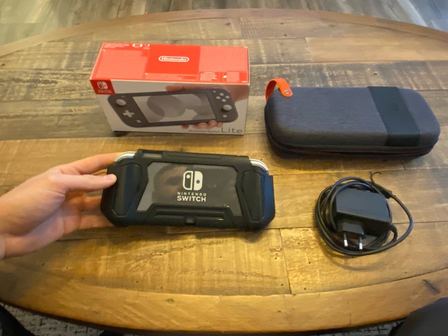 Nintendo Switch Lite | Köp på Tradera (711575971)