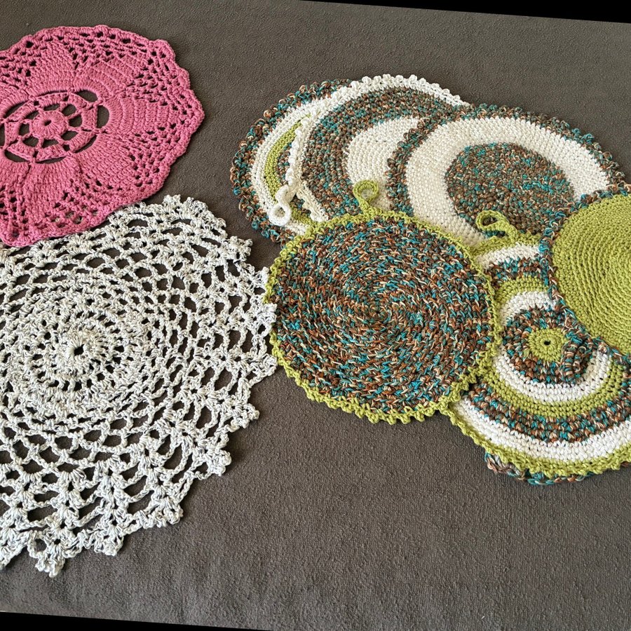 Virkat dukar och grytlappar, oanvänt | Köp på Tradera (702048347)