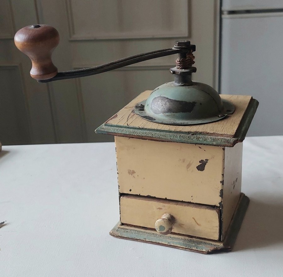 Antik Kaffekvarn | Köp på Tradera (702279904)