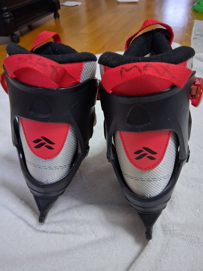 Tecno Pro Flash Justerbara Skridskor Storlek 33.. | Köp på Tradera ...