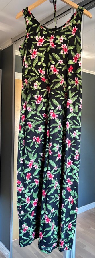 Kapp ahl svart, rosa, vit, grön klänning strlk S | Köp på Tradera ...