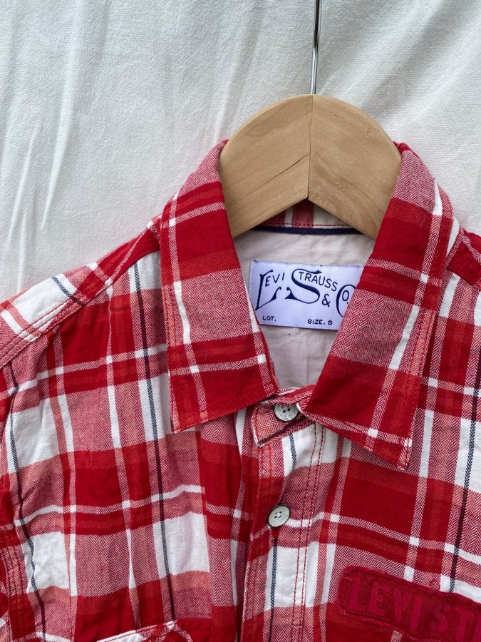 Levis Röd Rutig Skjorta Mycket Bra skick! Stl: XS | Köp på Tradera ...
