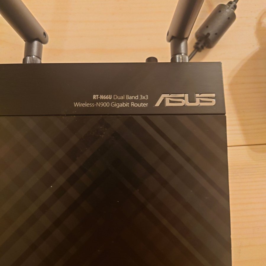 ASUS RT-N66U Dual Band 3x3 Gigabit Router | Köp på Tradera (702773134)