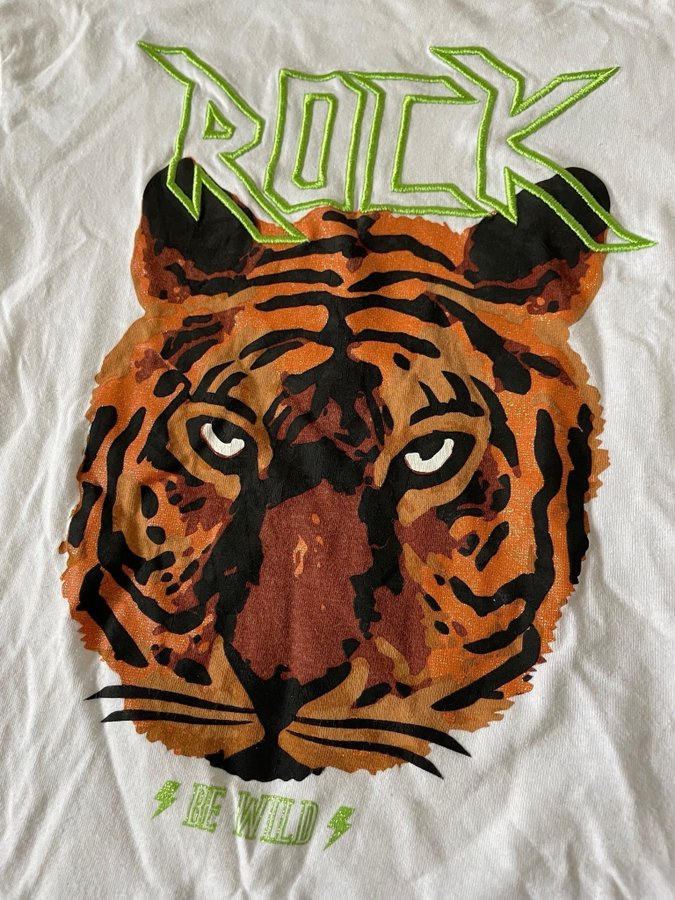 WE Teens vit t-shirt, storlek 122/128, tiger, ’.. | Köp på Tradera ...