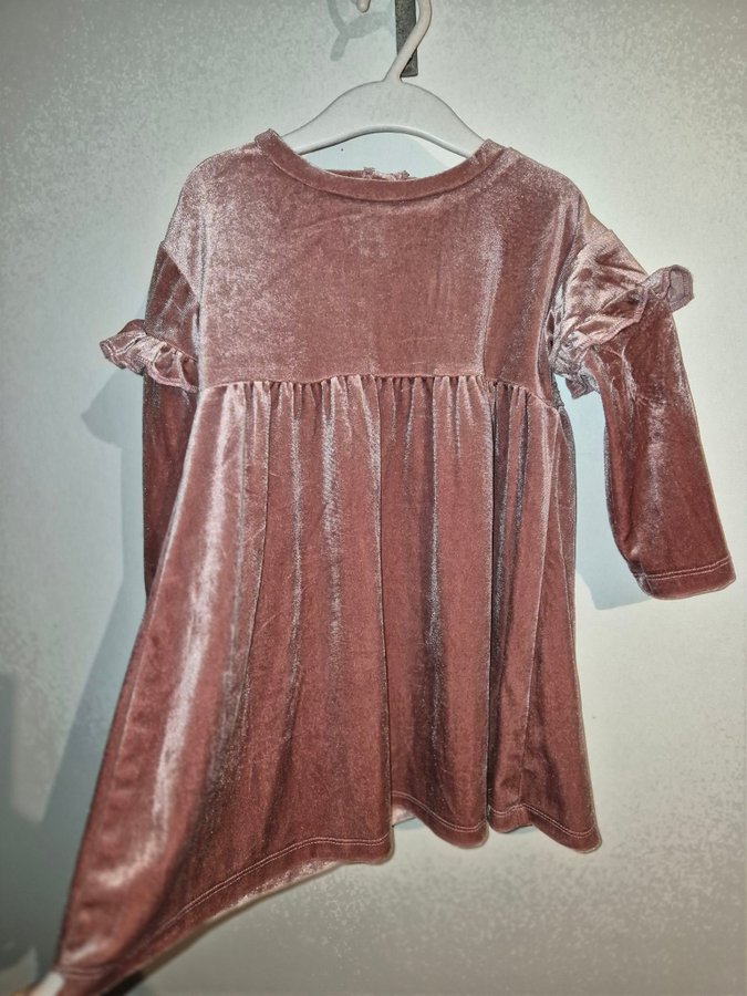 Uniq Baby rosa klänning i sammet, storlek 92 fe.. | Köp på Tradera ...