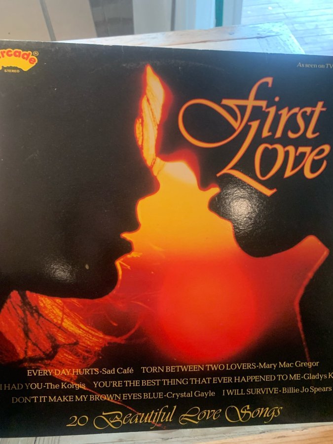 Se produkter som liknar First Love - 20 Beautiful Lov.. på Tradera (703195252)