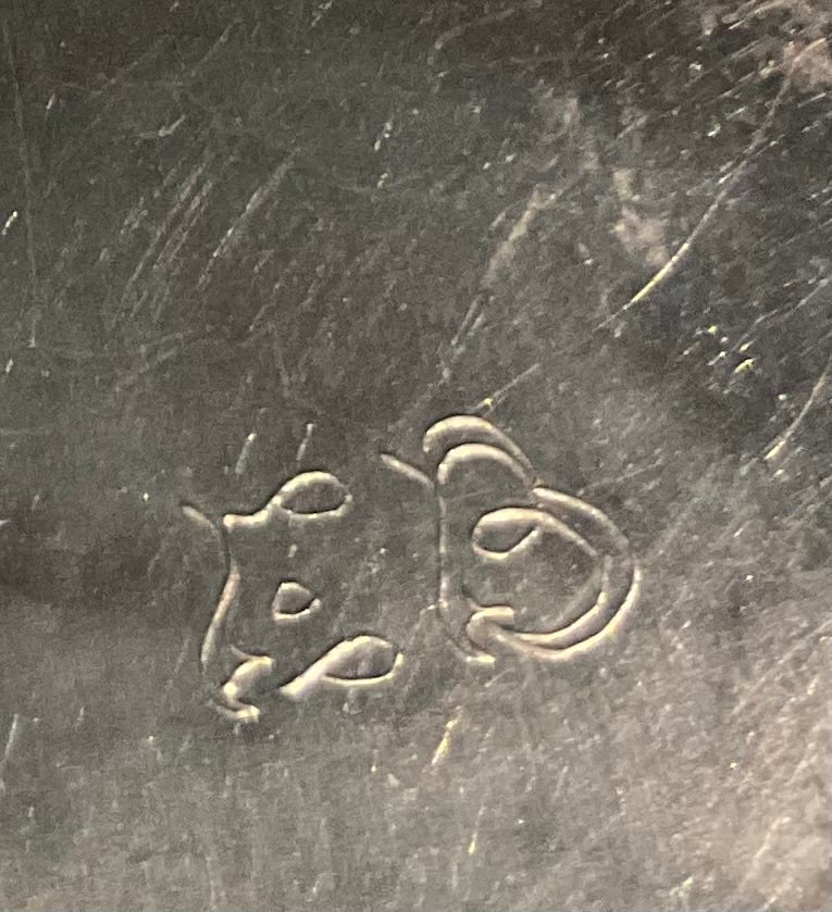 Halsband i tenn ? Vintage ? Hänge kanske tenn ? | Köp på Tradera ...