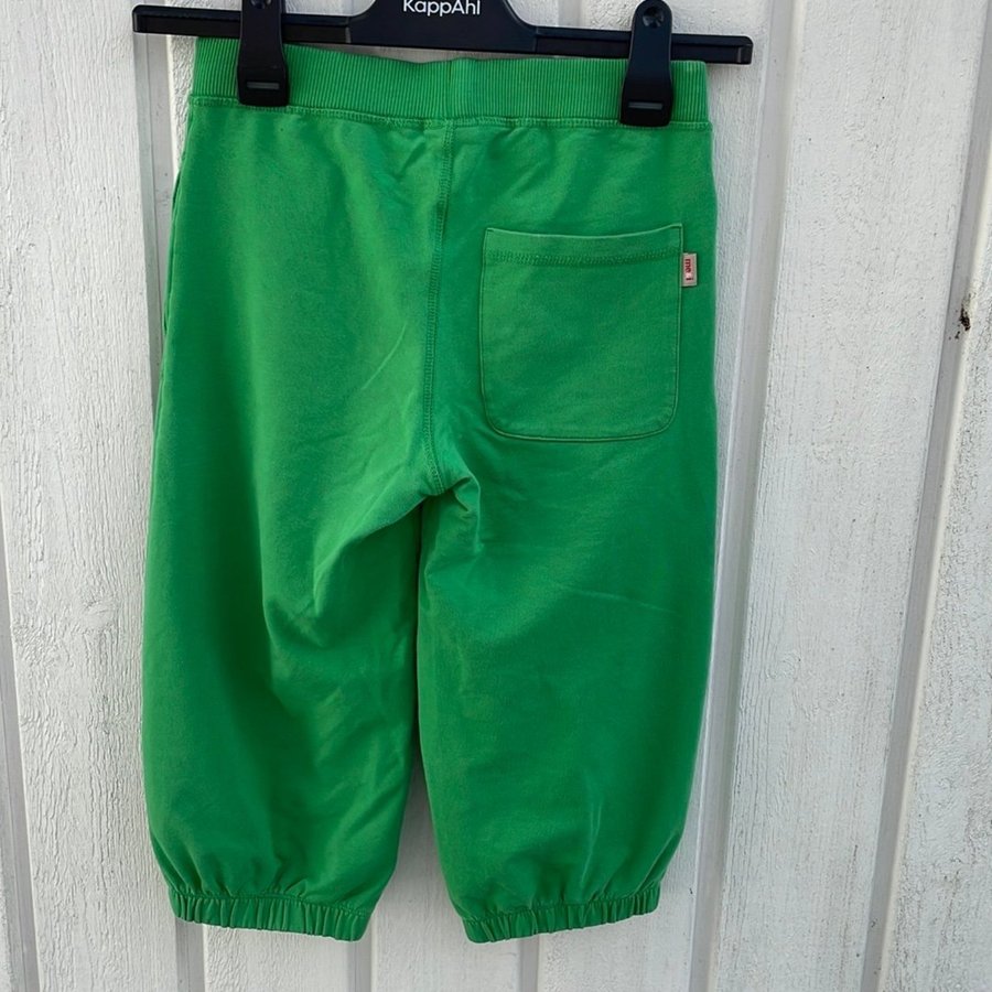 Me&I gröna ECO shorts, stl 146/152 Fint skick! | Köp på Tradera (734047198)