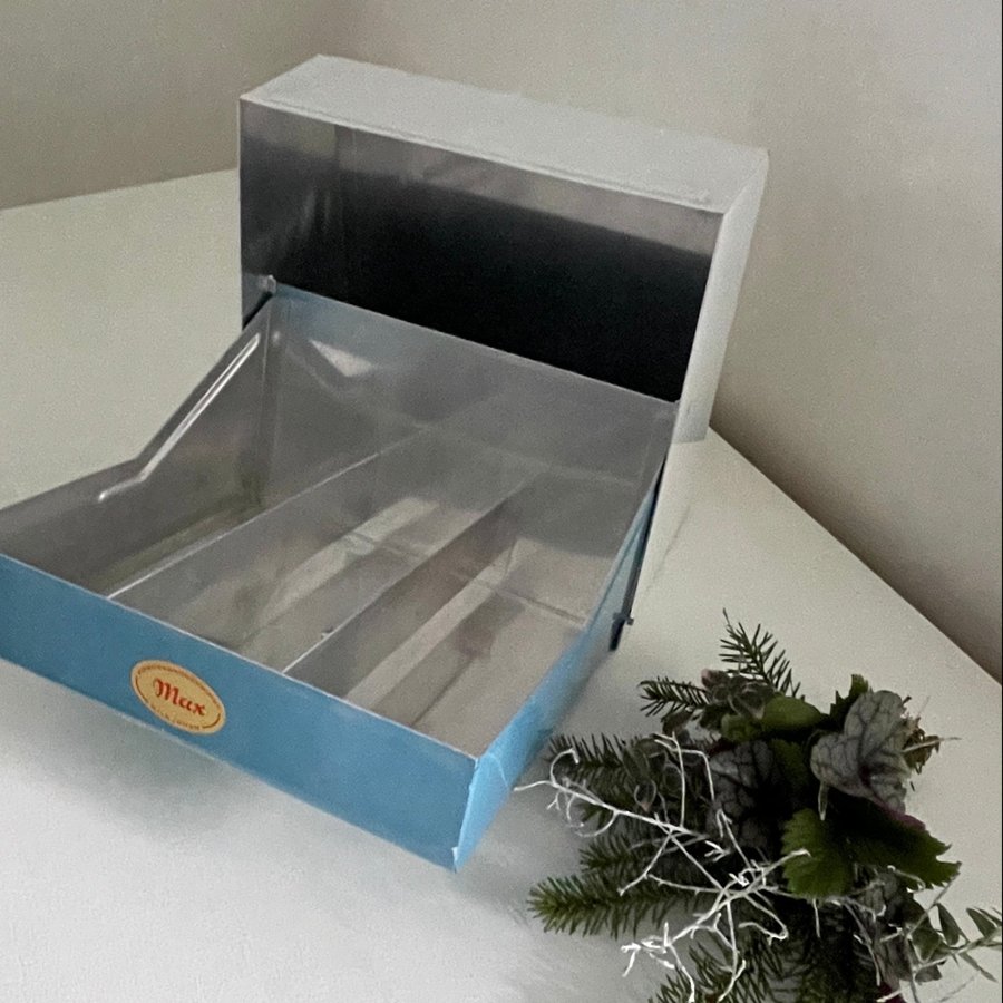 Knäckebrödsskrin ”Max” från NilsJohan/Retro | Köp på Tradera (708755024)