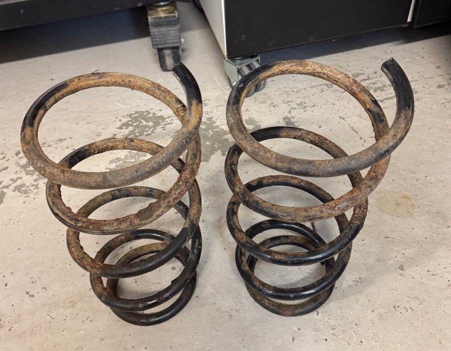 Fjädrar fram till Lexus RX 300 330 400h | Köp på Tradera (709308574)