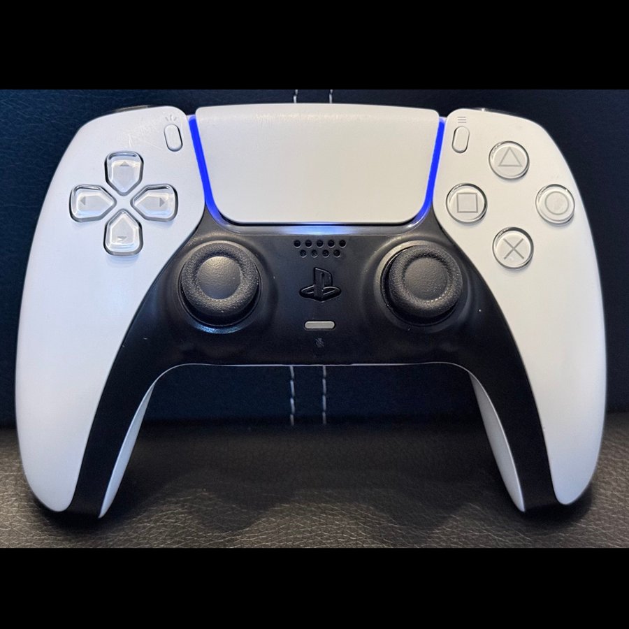 PS5 DualSense med TMR uppgraderade sticks från .. | Köp på Tradera ...