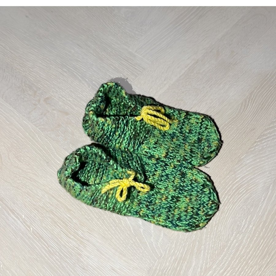 Egenstickade, Tofflor, Grön ekoligisk ull | Köp på Tradera (733512365)