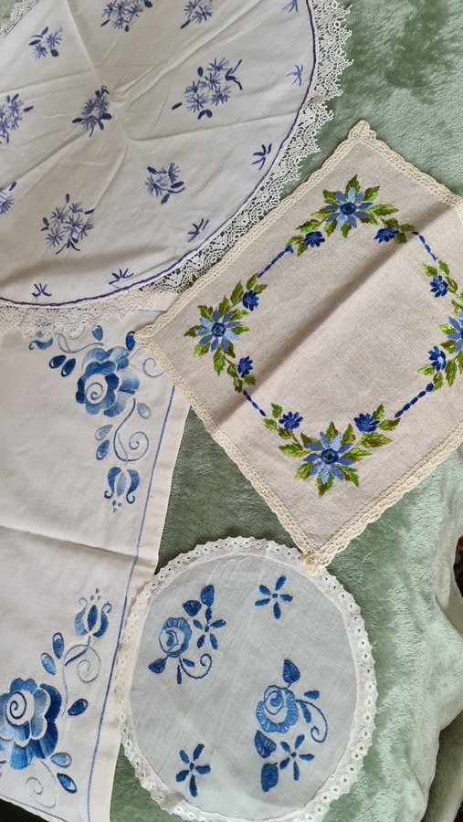 Broderade Dukar och Löpare - Vintage Textilier .. | Köp på Tradera ...