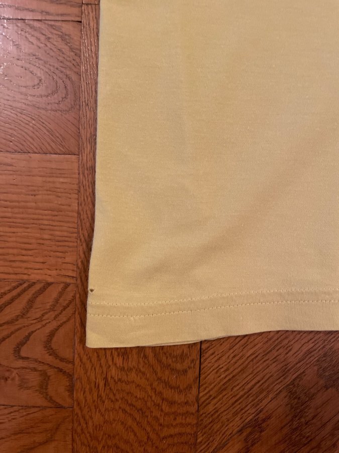 Mycket Snygg V-ringad T-shirt Martinique | Köp på Tradera (734429783)