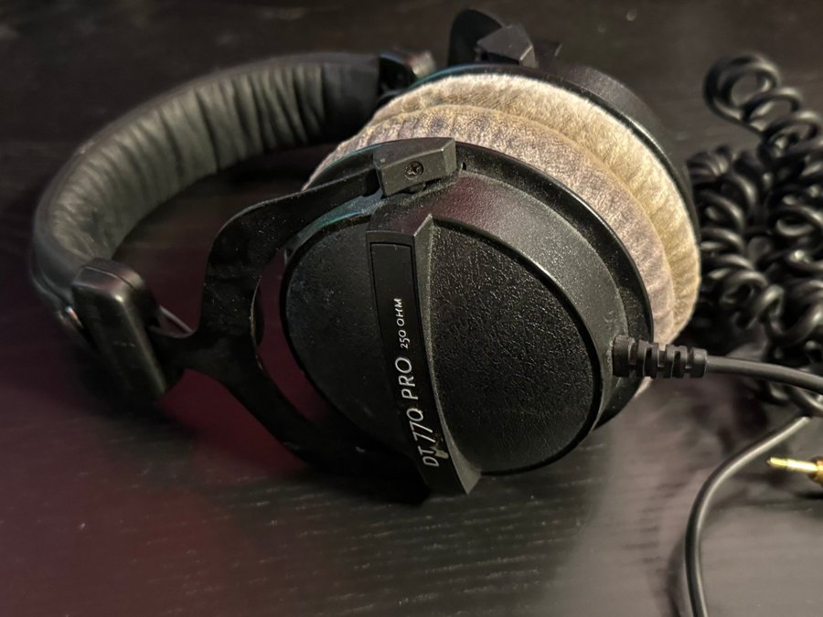 Beyerdynamic DT 770 PRO 250 Ohm Hörlurar Studio | Köp på Tradera ...