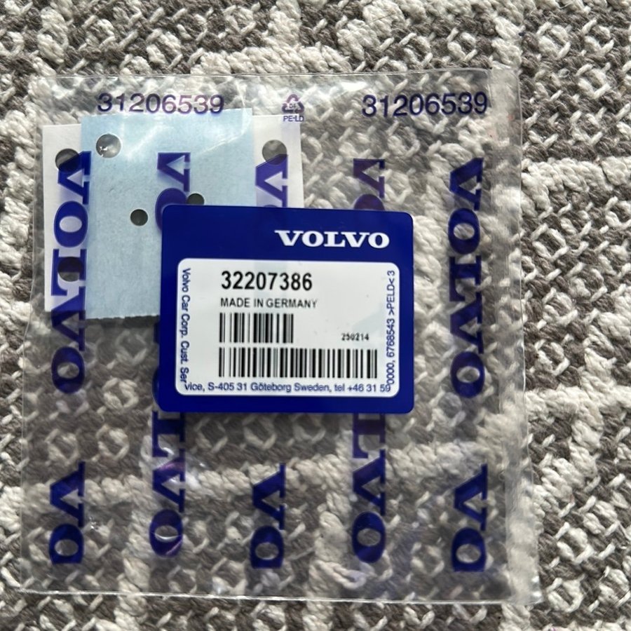 Se produkter som liknar Vitt Polestaremblem ”Volvo” på Tradera (680933739)