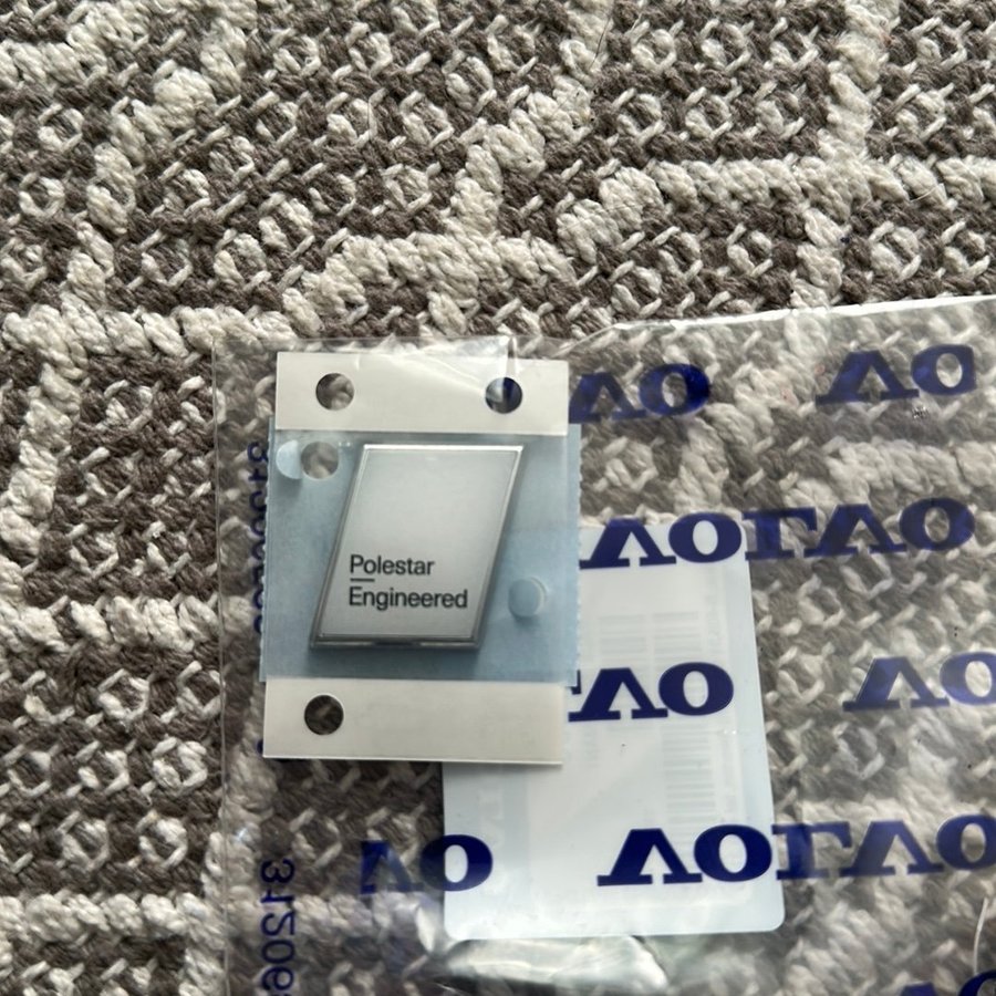Se produkter som liknar Vitt Polestaremblem ”Volvo” på Tradera (680933739)
