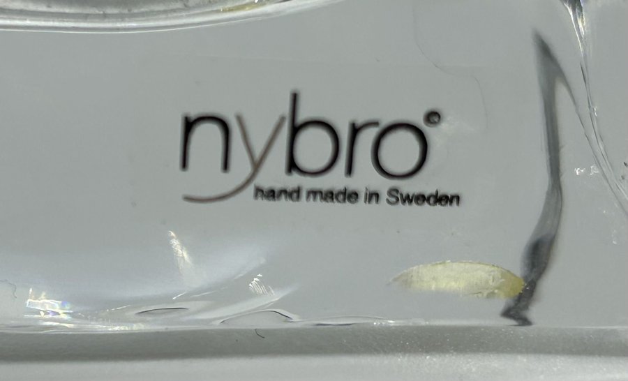 Två ljushållare i glas - Nybro hand made in Swe.. | Köp på Tradera ...