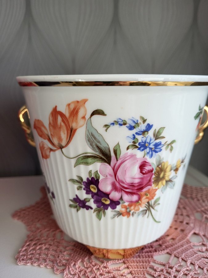 Freiberger Zell Porzellan Blomkruka ytterfoder | Köp på Tradera (709007172)