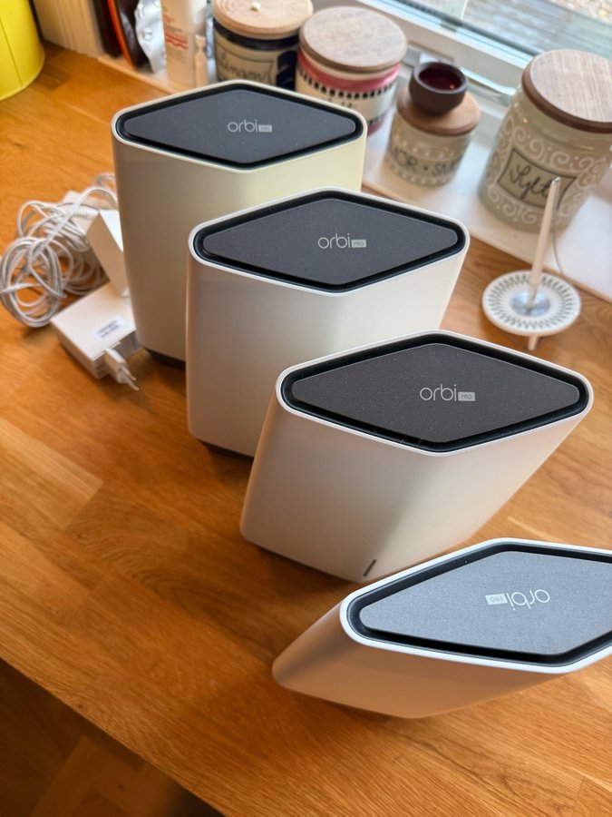 Se produkter som liknar Netgear Orbi Pro WiFi 6 (SXR8.. på Tradera ...
